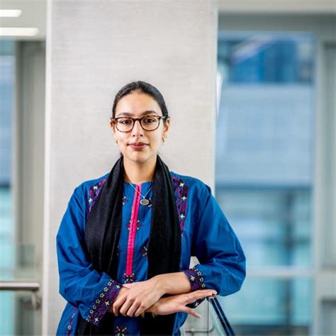 dr aneeqa khan henry royce institute