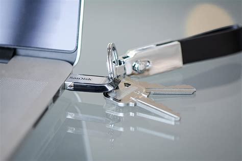 SanDisk Ultra Flair 128 GB USB 3 0 Pen Drive Royal Computer Solution