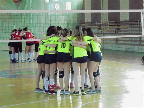 Езиковата гимназия триумфира на Ученическите игри по волейбол във Враца