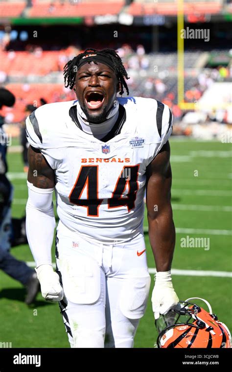 Cincinnati Bengals Linebacker Demetrius Knight Jr 44 Walks Off The