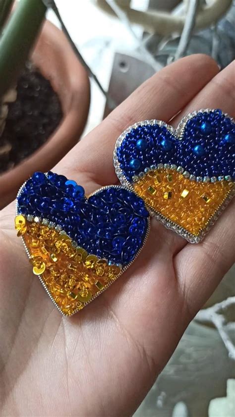 З Україною в серці Брошка вишита бісером