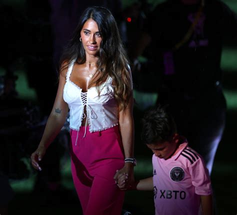 Who Is Lionel Messi Dating Lionel Messi Girlfriend Wife Ebrx