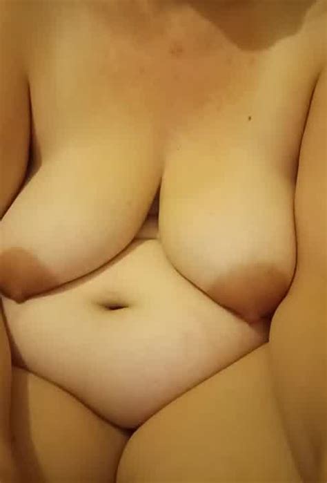 Fat Wpman Solo Paws Her Honeypot