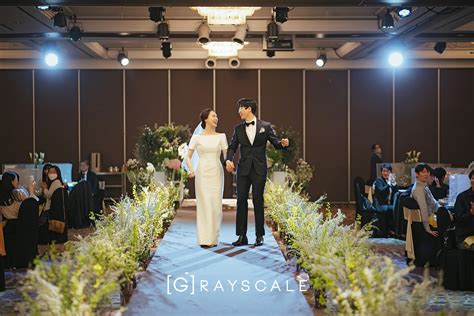 069 그레이스케일 감성과 소통으로 완성되는 추억