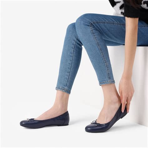 8 Enticing Ballet Flats Outfits For Women