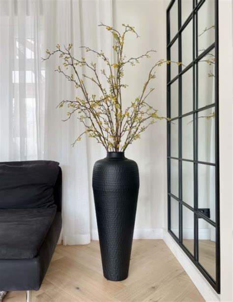 20 ایده قرار دادن گلدان‌های خیلی بزرگ در گوشه پذیرایی ستاره