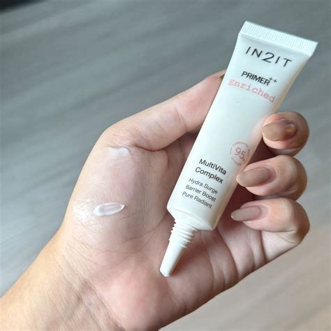 จากที่เคยหน้าบ้วนรองพื้นจนเจอไพร์มเมอร์ In2it Enriched สูตรมอยส์ 2 In 1