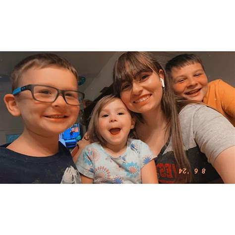 Lorelei Mackenzie Loreleimakenzie • Instagram Photos And Videos