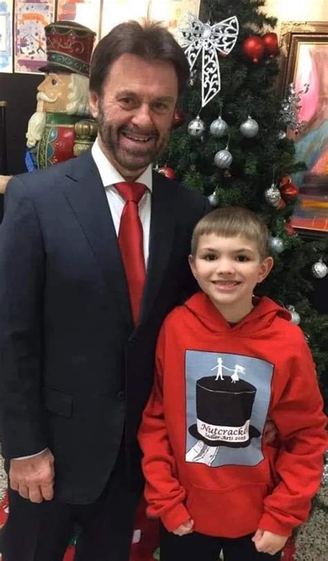 Sogra De Famoso Piloto Da Nascar Mata Neto De 11 Anos O Marido E Comete Suicídio