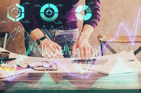 주식 시장 외환 차트와 함께 서 있고 투자를 계획하는 사람의 멀티 노출 개념에 대한 스톡 사진 및 기타 이미지 개념 개발 거래자 Istock