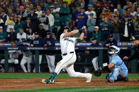 Mariners Defeat Blue Jays 6 2 In Game 5 Of The Alcs After Late Home Run