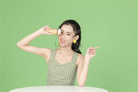 Dulce Belleza Sexo Comiendo Helado Foto Descarga Gratuita Hd Imagen