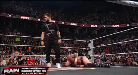 Wwe Raw Cm Punk Venció A Aj Styles Tras Ataque De Finn Bálor Superluchas