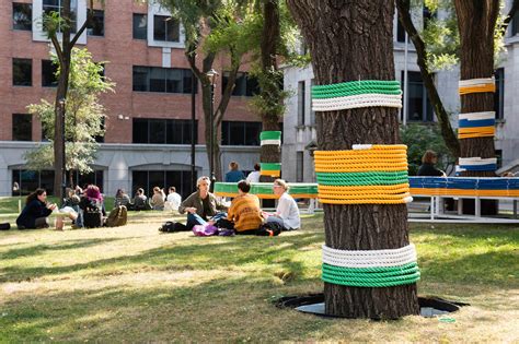 Nouvelle Installation Sur La Place Pasteur Uqam