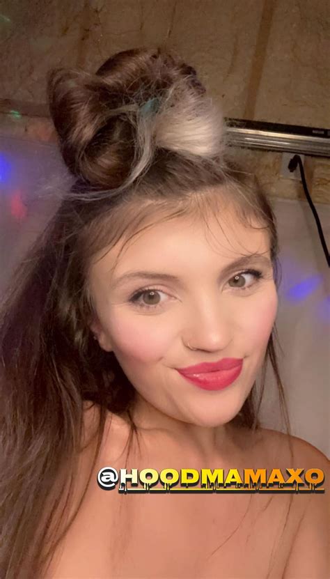 Experience The Ultimate Onlyfans Girlfriend Experience With Hoodmamaxo