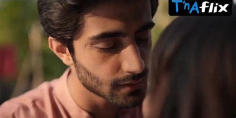 Anushka Sen Sexy Scene In Dil Dosti Dilemma