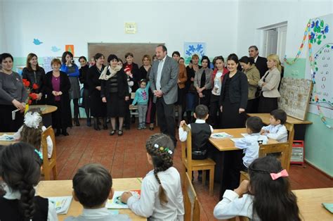 მინისტრი ქარელის მე 2 საჯარო სკოლის მოსწავლეებს შეხვდა ყველაფერი განათლებისთვის და