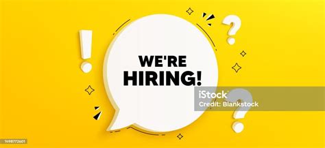 우리는 상징을 고용하고 있습니다 모집 기관 간판 채팅 말풍선 배너입니다 벡터 3차원 형태에 대한 스톡 벡터 아트 및 기타 이미지