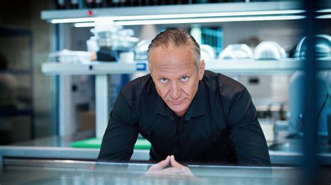 Шеф Лагадинов отново на прицел в „Алея на славата“ Nova