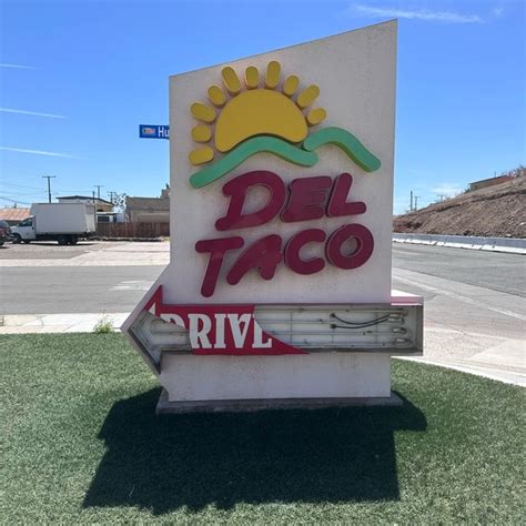Del Taco Fast Food Restaurant