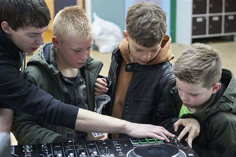 Doe En Beleefevent Techniek Tastbaar Bij CSG Liudger Splitting CSG Liudger