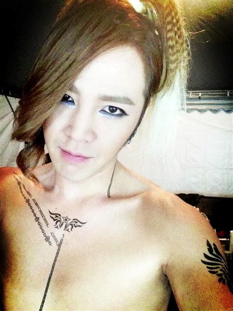 Sns Pic Jang Geun Suk Snaps A Topless Photo Soompi