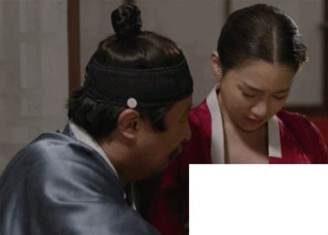 화장실에서 보는 영상실 요즘 공중파드라마 노출수위 ㄷㄷㄷ 이래서 사극 보는구나 ㅋㅋㅋㅋ