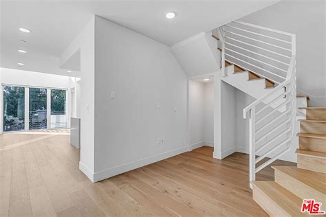 2000 N Beachwood Dr 1 Los Angeles Ca 90068 Zillow