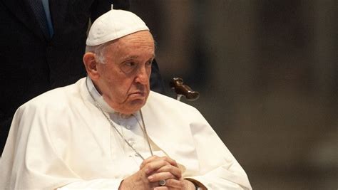 Papa Francisc A fi şocat de binecuvântarea cuplurilor formate din persoane de acelaşi sex este