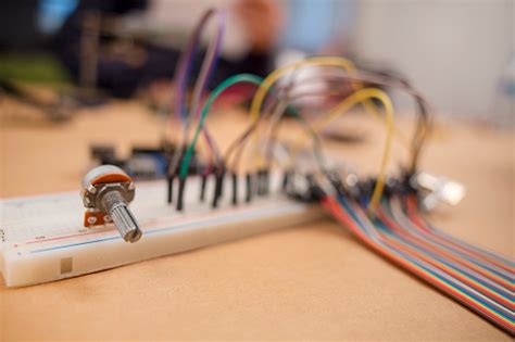 Pembuat Diy Arduino Memperbesar Solder Kaca Foto Stok Unduh Gambar