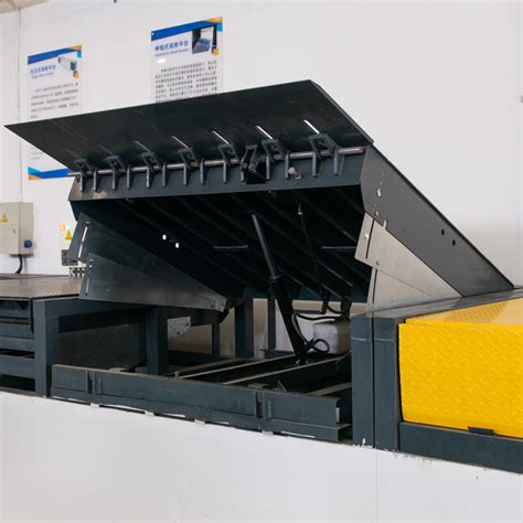 Industrial Vehicle Dock Lift Equipment Hydraulic Lifter Elevator Electric Cargo Loading Dock