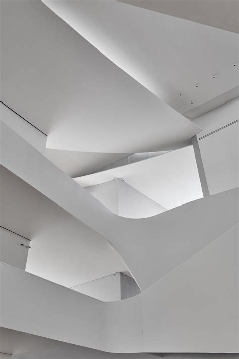 Glass Tubes Play With Light In Steven Holl S Houston Arts Museum