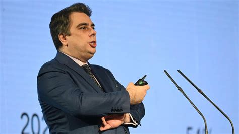 Асен Василев Управляващите да си упражняват меринджейските способности