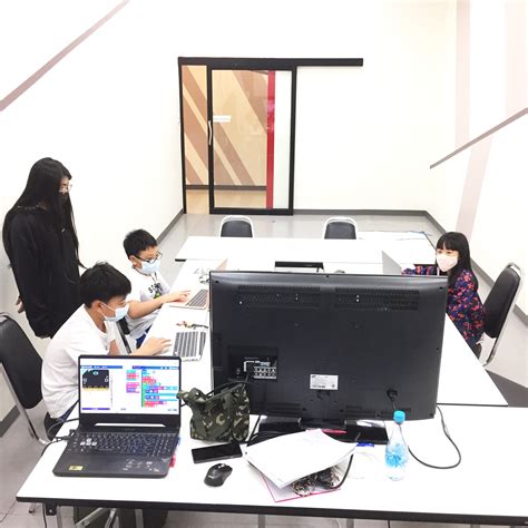 Igenius Robot บรรยากาศคลาส Microbit คุณครูทรายคนสวยใจดี