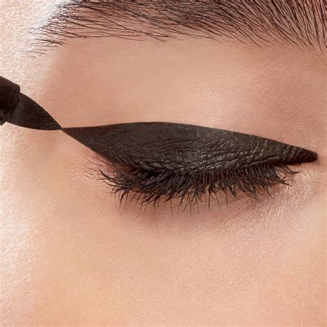 Super Thick Winged Eyeliner