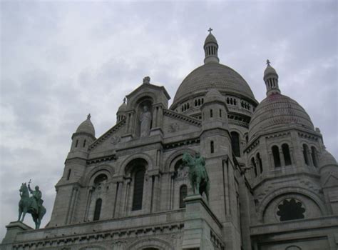 We Gs An Efficient 3d Gaussian Representation For Unconstrained Photo