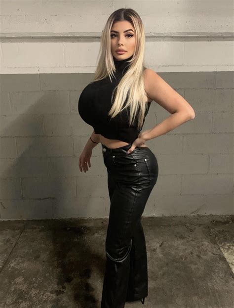 Massive In Black Rygwbt