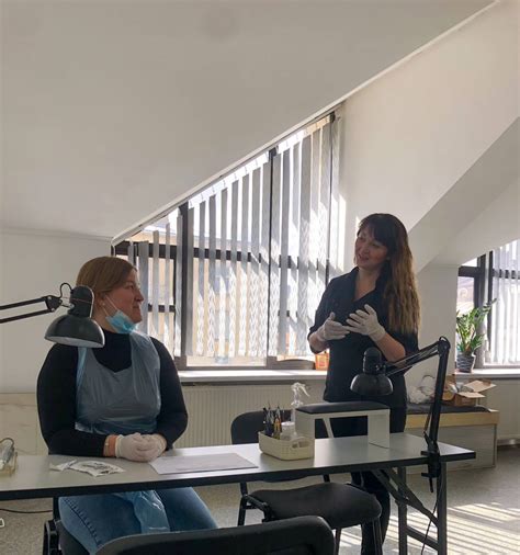 Курси манікюру і Курси манікюру і краси Amoreschool