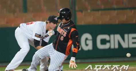 [포토] 문규현 3루까지 넉넉하게