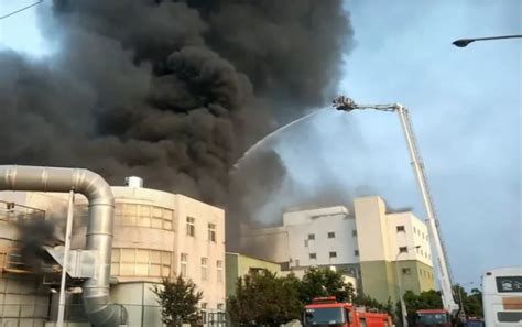 超绝桃色 News China 【official】 On Twitter 【本日yahoo焦點】放60噸有機溶劑 工廠大火難滅 Yahoo Tw News Yahoo