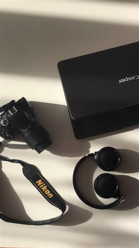 기술 노트북 방 수직 쐈어 업무용 책상 창문 책상에 관한 무료 스톡 사진