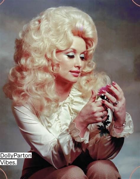 See Dolly Partons 10 Most Iconic Outfits Ever Artofit