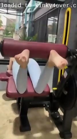 Barefoot Blonde Exposes Her Sexy Feet While Working Out At The Gym