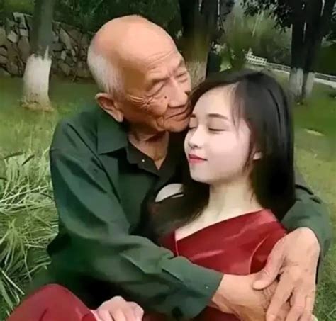 Woman Falls In Love With Year Old Man At Care Home Where She Works What S The Jam