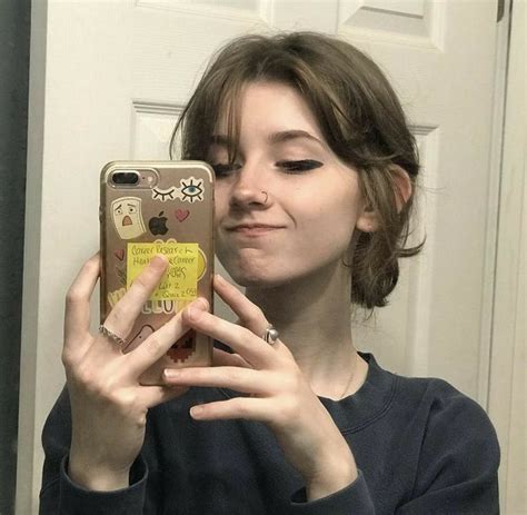 Красивая девушка Idee Per Capelli Capelli Taglio Corto