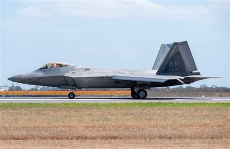 F 22 Raptor Fly A Jet Fighter