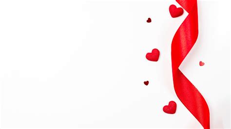 발렌타인 하트 배경 빨간 마음 복사 공간과 사랑 흰색 배경에 낭만적 인 선물 평탄한 배경 발렌타인 데이 장식 0명에 대한 스톡 사진 및 기타 이미지 Istock