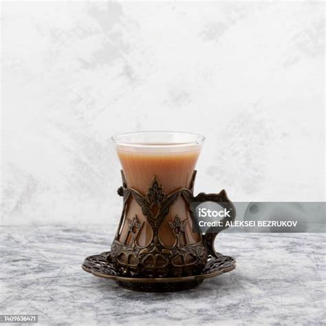 우유 다양한 향신료 및 향신료가 첨가 된 향기로운 생강 차 따뜻한 음료 갈색에 대한 스톡 사진 및 기타 이미지 갈색 건강한 생활방식 검은색 Istock