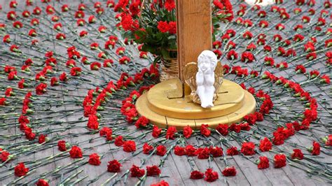 В память о жертвах терактов в Москве прошли траурные мероприятия На станции «Автозаводская в