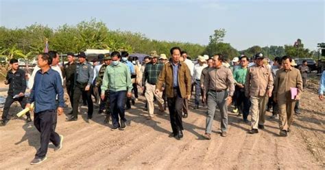 ឧបនាយករដ្ឋមន្ត្រី ជា សុផារ៉ា ពិនិត្យ ទីតាំង ដី សម្រាប់ សាងសង់ លំនៅឋាន ជូន កងទ័ព និង នគរបាល នៅ